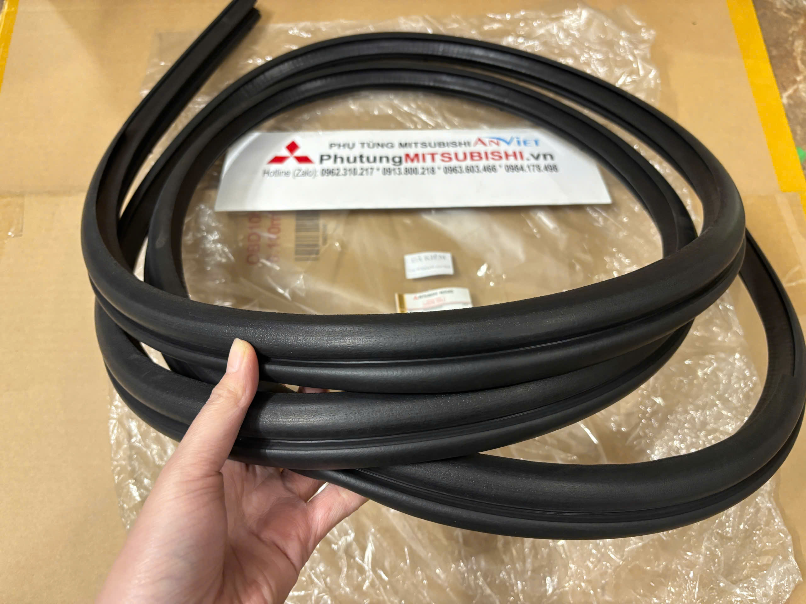 Gioăng khung cửa trước xe Mitsubishi Xpander